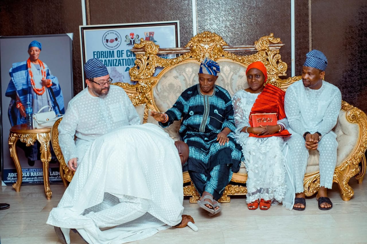 Okanlomo Oodua: Chief Jubril Dotun Sanusi Pays Courtesy Visit to ...