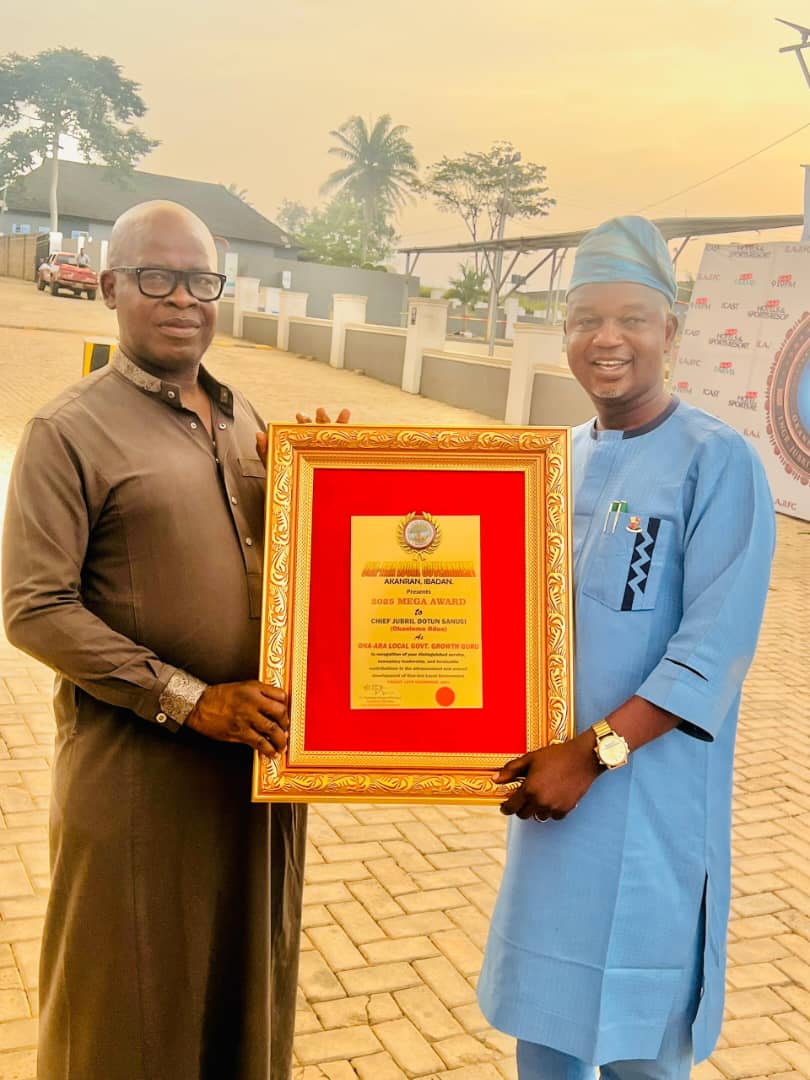 Okanlomo Oodua, Chief Jubril Dotun Sanusi Bags Ona Ara Local Government ...