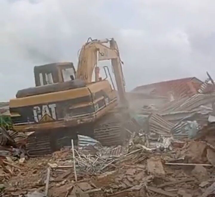 ‎Oyo Government Demolishes Building Used as Kidnappers’ Hideout in ...